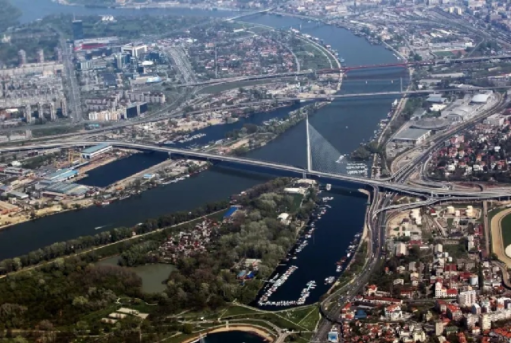 Kreni-promeni: Savski nasip probušen na više od 40 mesta, ugroženi ...
